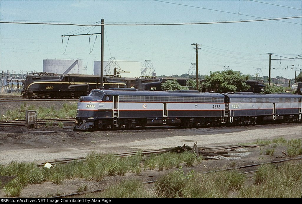 NJDOT E-8A 4272 and GG1 4880